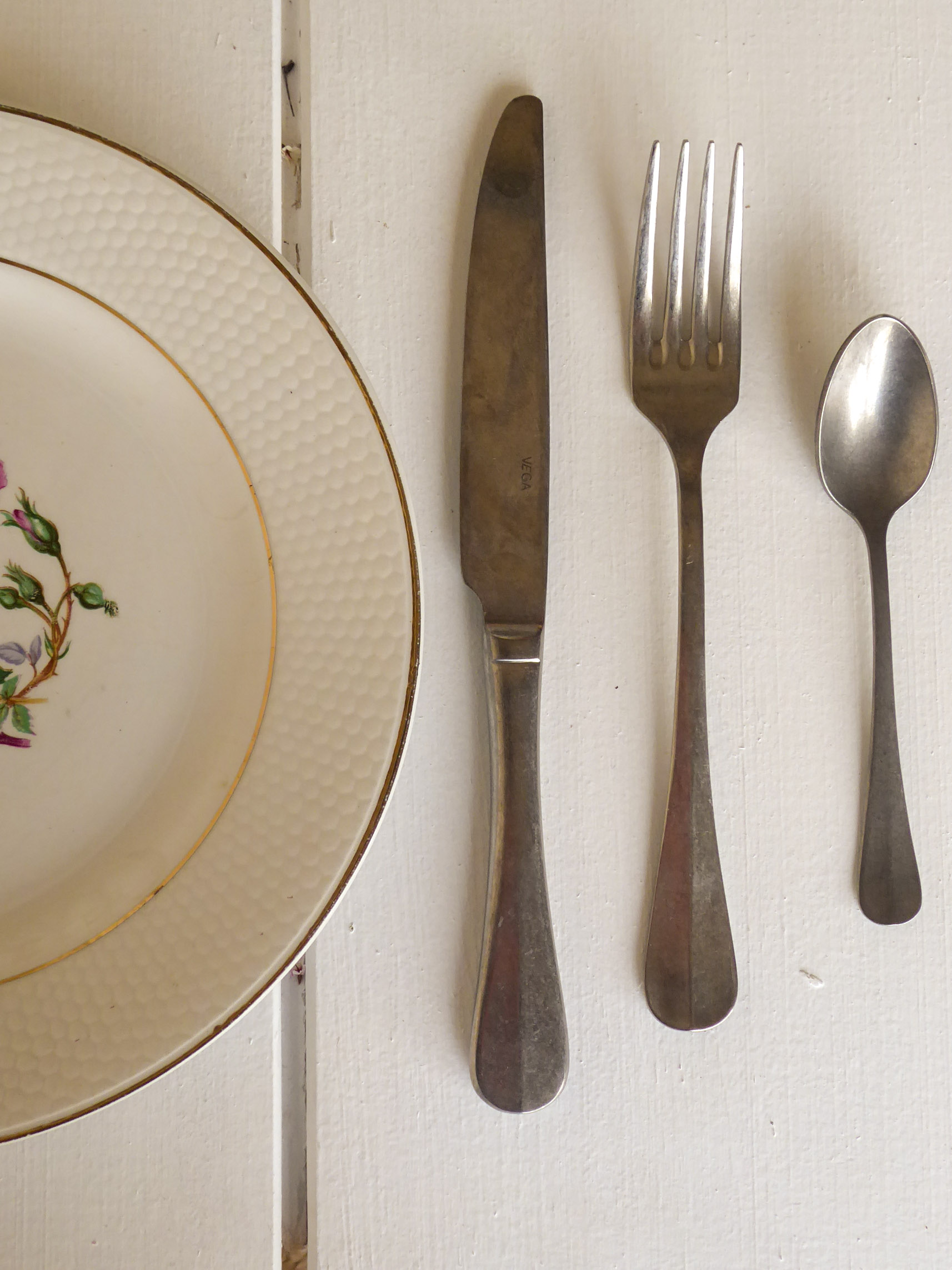 COUVERTS EN INOX EFFET VIEILLI : MARIAGE À LA CAMPAGNE